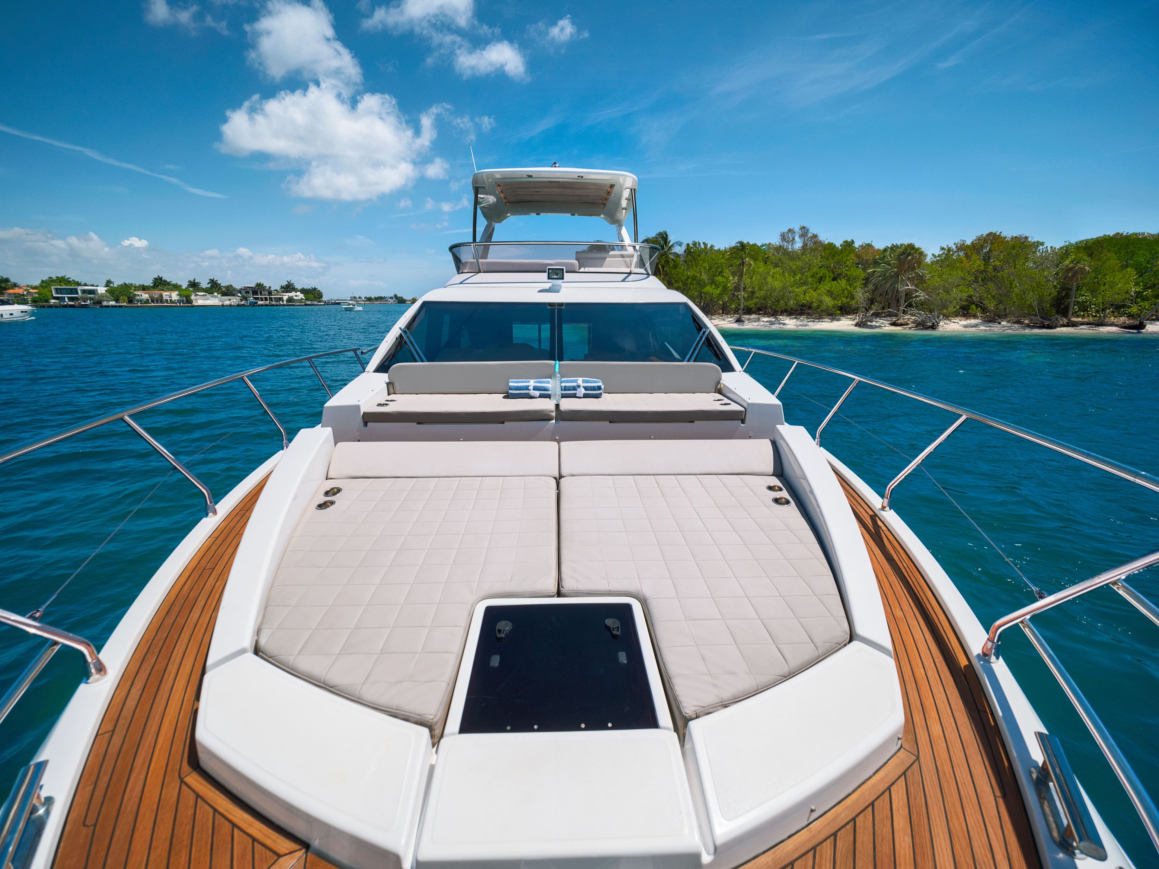 Stunning 50' Azimut Flybridge Yacht for Charter | Getmyboat