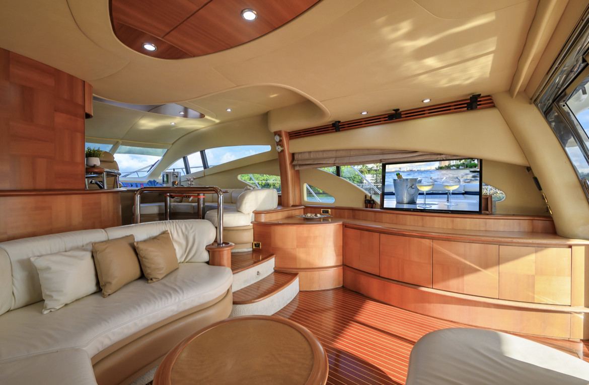 68 FT AZIMUT FLYBRIDGE - LUXURY EXPERIENCE | Getmyboat