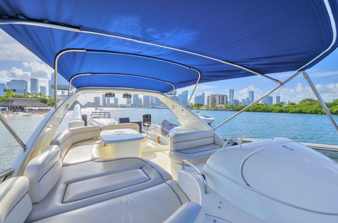 68 FT AZIMUT FLYBRIDGE - LUXURY EXPERIENCE | Getmyboat